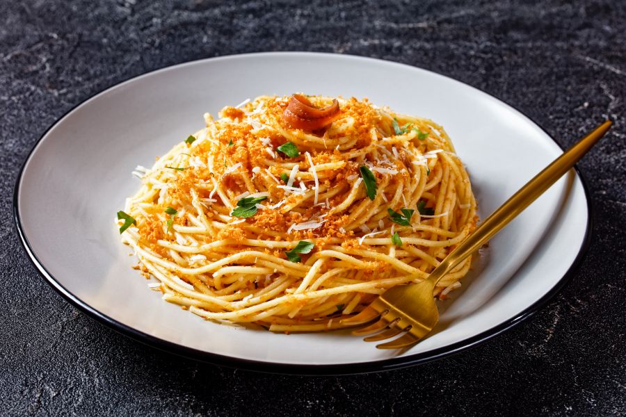 Anchovy and Garlic Spaghetti with Herbed Oat Crumbs - we eat. live. do ...